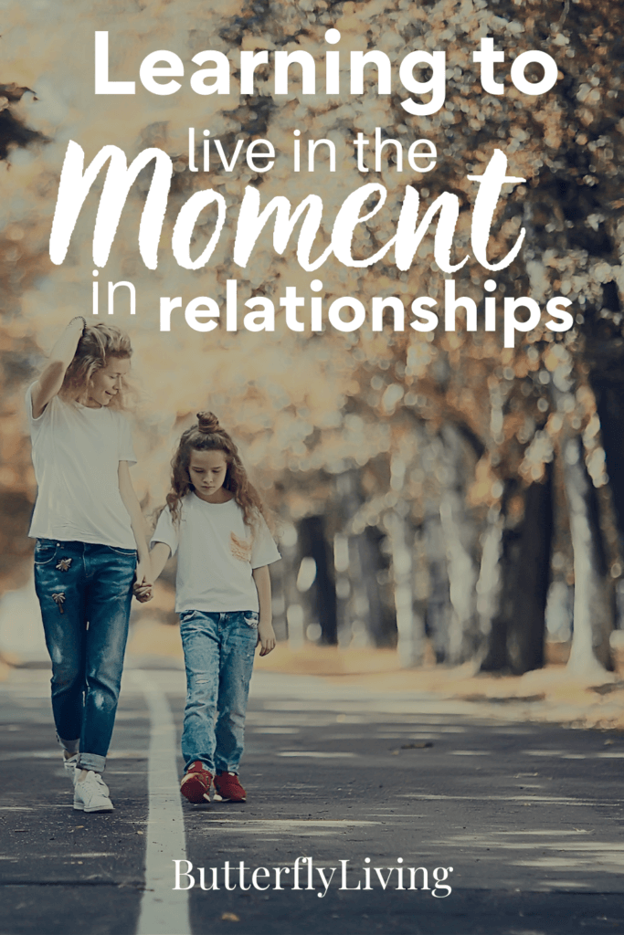 5 Helpful Tips on How to be Present in the Moment & Focus on Your ...